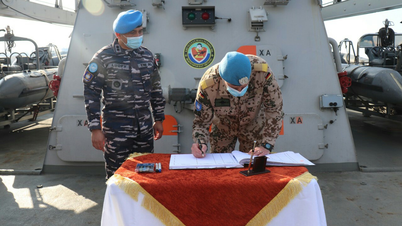 KRI Sultan Hasanuddin-366 Terima Kunjungan Pertama MTF Commander ...